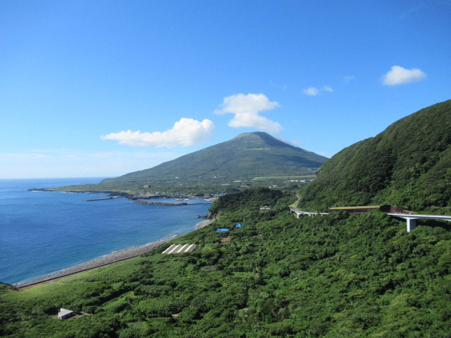The story of Demon Slayer takes place in Tokyo. | Kimetsu Cafe